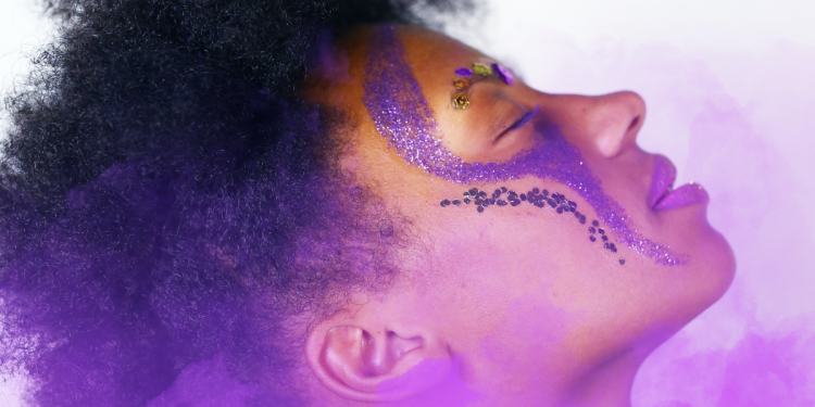 ¿Por qué el morado representa la lucha feminista? - La Romantica